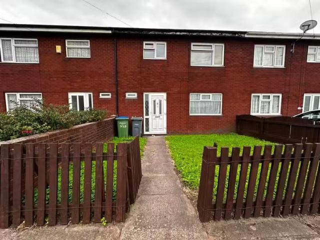 3 bedroom terraced house for rent in Halfords Lane, Smethwick.