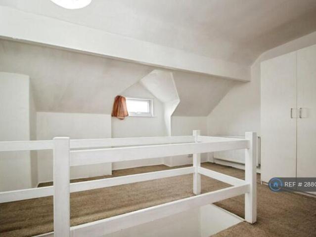 3 bedroom terraced house for rent in Halliday Place, Leeds, LS12