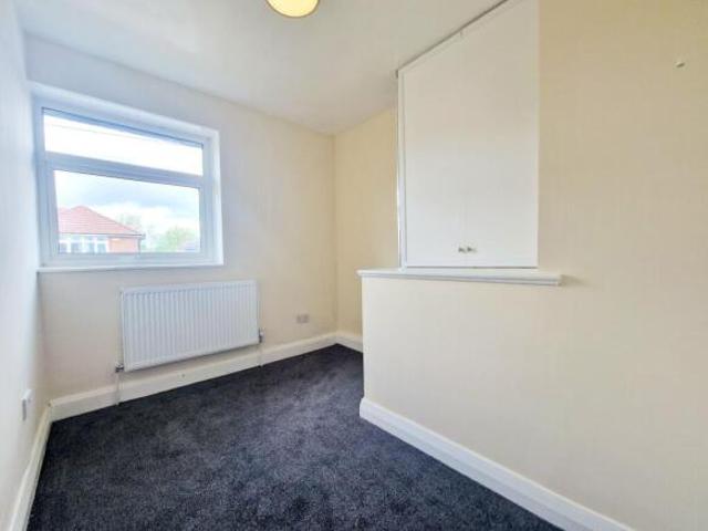 3 bedroom terraced house for rent in Halliday Road, Manchester, M40