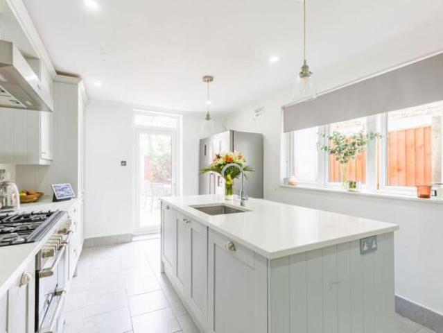 3 bedroom terraced house for rent in Harcourt Road, Stratford, London, E15