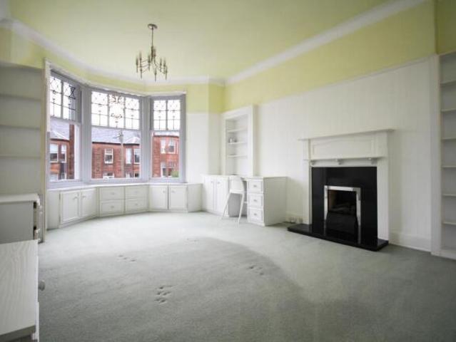 3 bedroom terraced house for rent in Harelaw Avenue, Muirend, Glasgow, G44