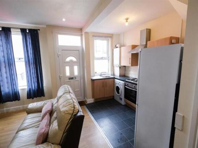 3 bedroom terraced house for rent in Harold Grove, Leeds, LS6