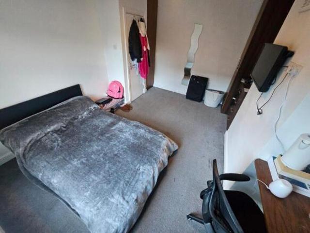 3 bedroom terraced house for rent in Harold View, Hyde Park, Leeds, LS6 1PP, LS6