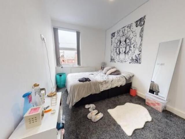 3 bedroom terraced house for rent in Harold Walk, Hyde Park, Leeds, LS6