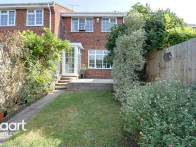 3 bedroom terraced house for rent in Hart Lane, Luton, LU2