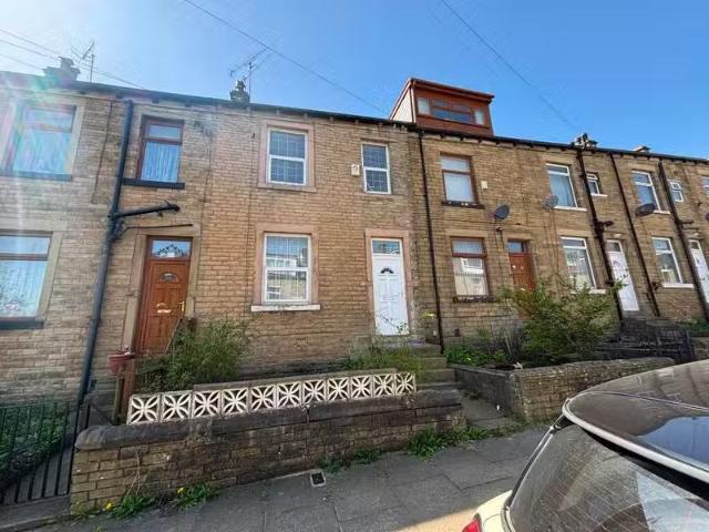 3 bedroom terraced house for rent in Hartington Terrace, Bradf.