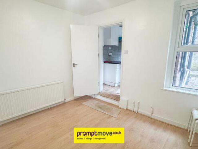 3 bedroom terraced house for rent in Hartley Road Luton LU2 0HY, LU2