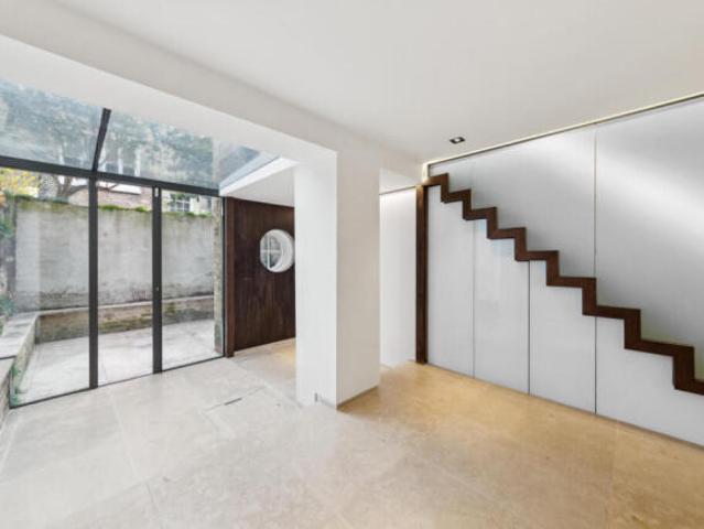 3 bedroom terraced house for rent in Hasker Street, SW3
