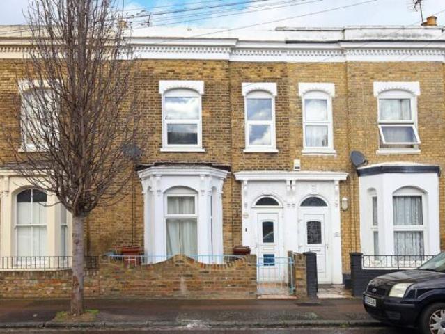 3 bedroom terraced house for rent in Hassett Road, London, E9