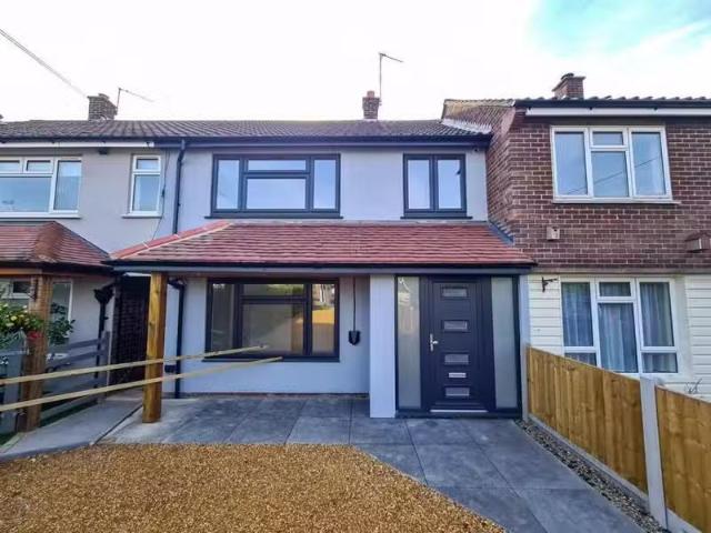 3 bedroom terraced house for rent in Hastingwood Road, Hasting.