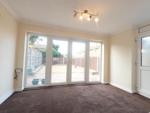 3 bedroom terraced house for rent in Hetherington Close, Slough, SL2