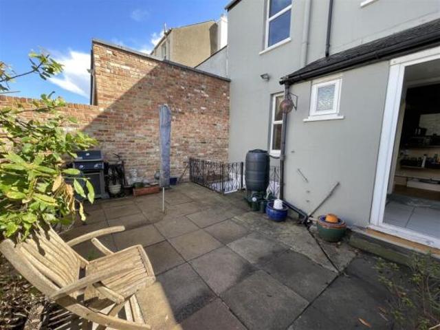 3 bedroom terraced house for rent in Hewlett Road Cheltenham, GL52