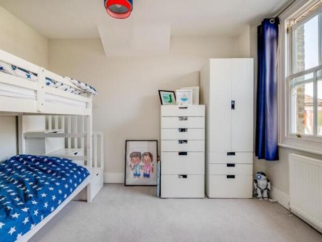 3 bedroom terraced house for rent in Heathfield South, Twickenham, TW2