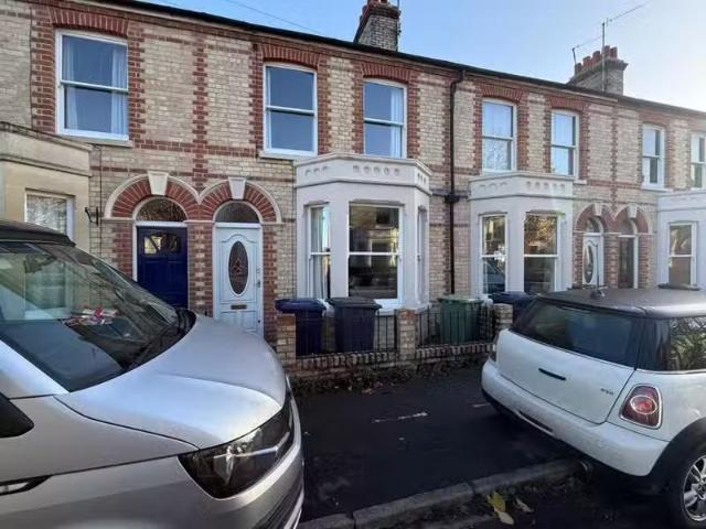 3 bedroom terraced house for rent in Hemingford Road, Cambridg.