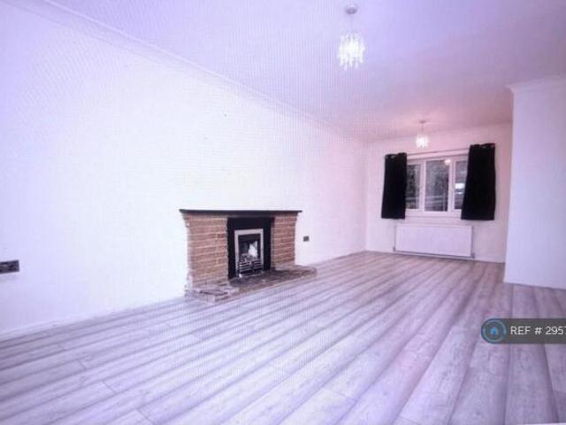 3 bedroom terraced house for rent in Henconner Lane, Bramley, Leeds, LS13