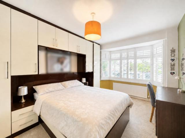 3 bedroom terraced house for rent in Henley Avenue, Cheam, Sutton, SM3
