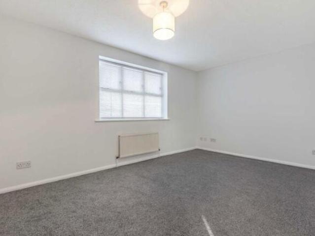 3 bedroom terraced house for rent in Henry Doulton Drive, Tooting Bec, SW17