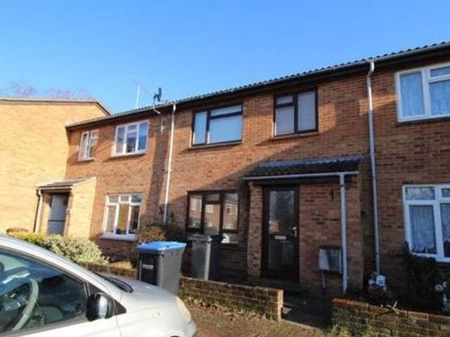 3 bedroom terraced house for rent in Heronfield Englefield Green Egham TW20
