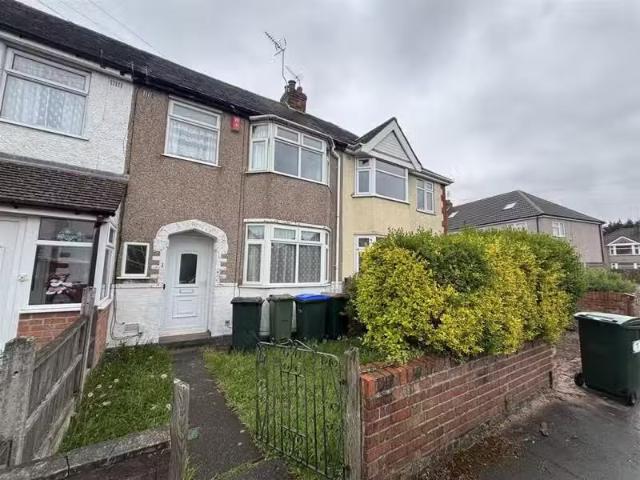 3 bedroom terraced house for rent in Hermits Croft, Cheylesmor.