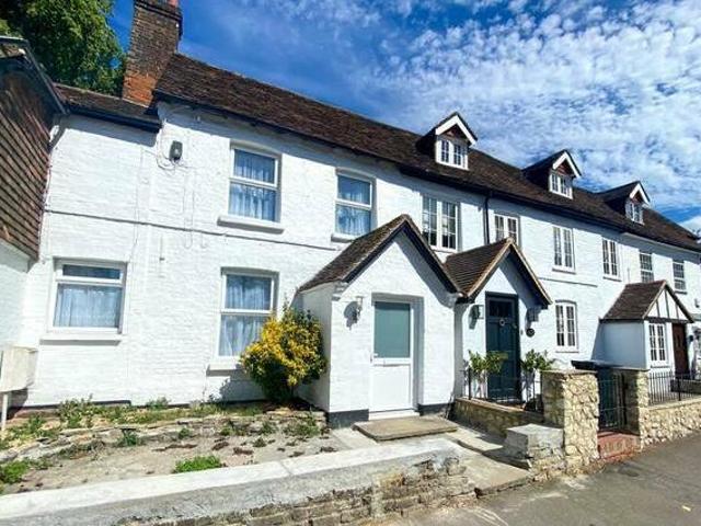 3 bedroom terraced house for rent in High Street Godstone RH9
