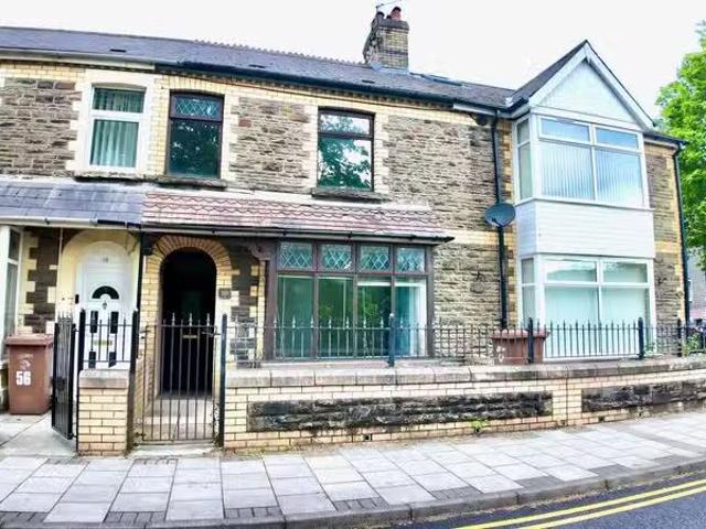 3 bedroom terraced house for rent in High Street, Llanbradach.