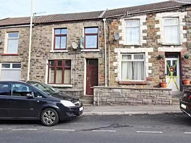 3 bedroom terraced house for rent in High Street, Treorchy, CF42