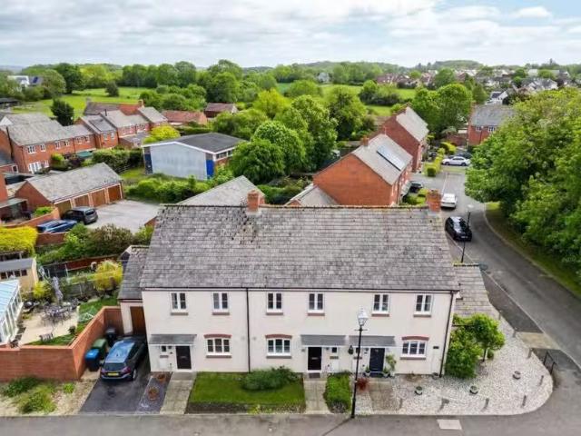 3 bedroom terraced house for rent in Hillman Way, Ettington, S.