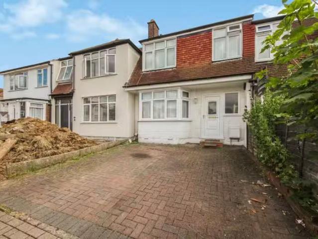 3 bedroom terraced house for rent in Hillcrest Road, Bromley.