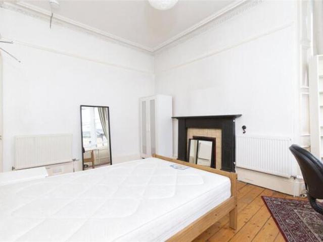 3 bedroom terraced house for rent in Hillside Street, Edinburgh, EH7