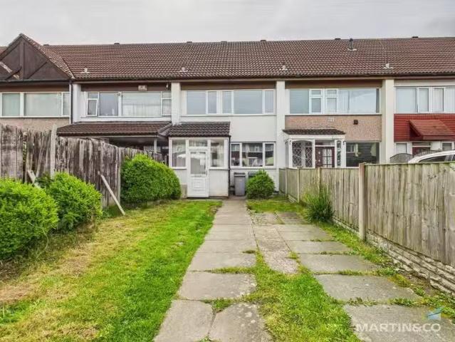3 bedroom terraced house for rent in Huddleston Close, Woodchu.