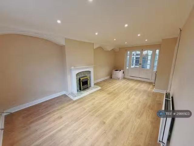 3 bedroom terraced house for rent in Hurst Park Drive, Liverpo.