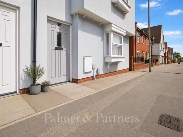 3 bedroom terraced house for rent in Hythe Hill, Colchester, E.