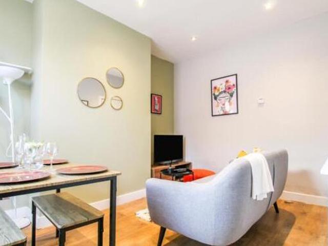 3 Bedroom Terraced House For Rent In Hyde Park, Leeds