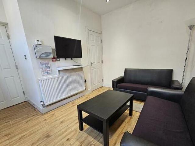 3 Bedroom Terraced House For Rent In Hyde Park