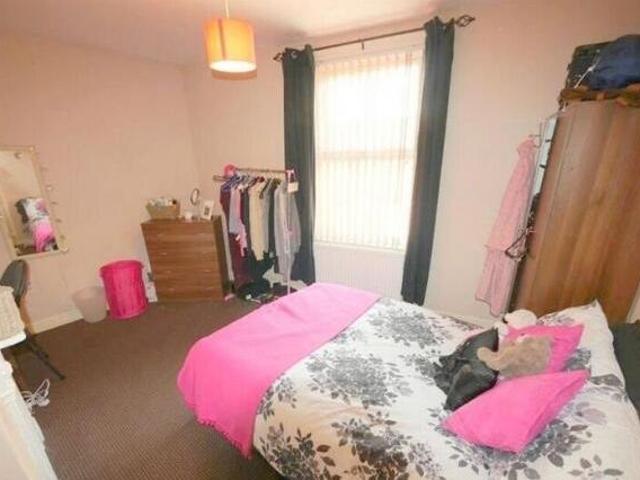 3 Bedroom Terraced House For Rent In Hyde Park