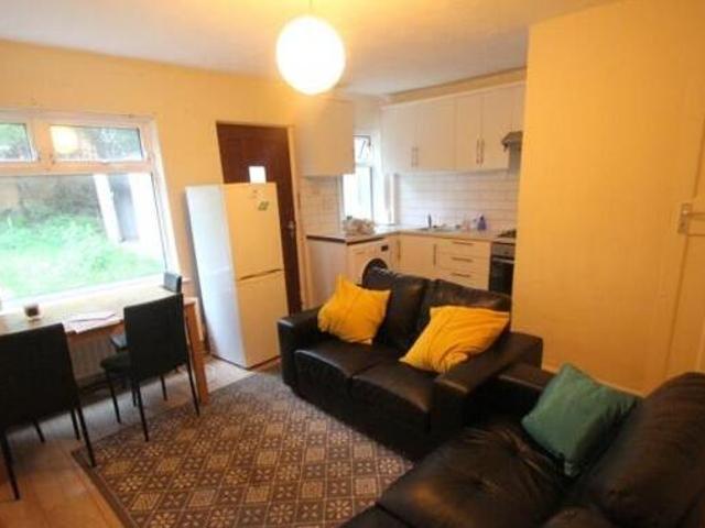 3 Bedroom Terraced House For Rent In Hyde Park