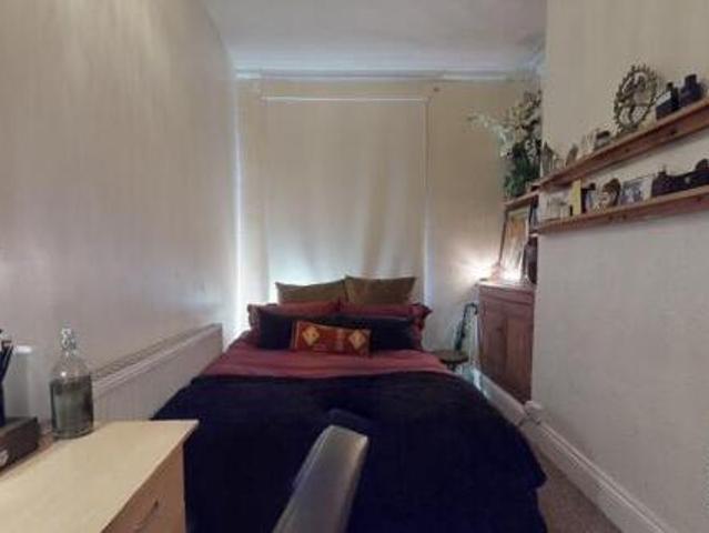 3 Bedroom Terraced House For Rent In Hyde Park