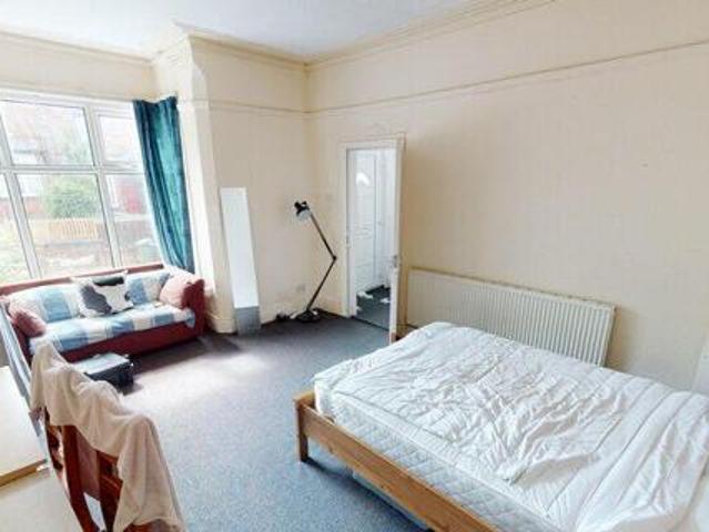 3 Bedroom Terraced House For Rent In Hyde Park
