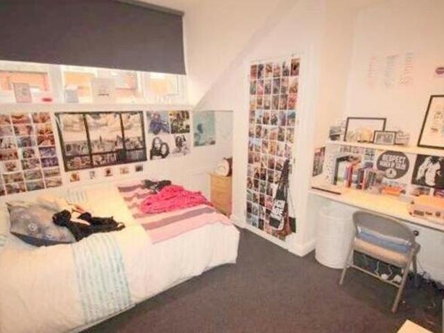 3 Bedroom Terraced House For Rent In Hyde Park
