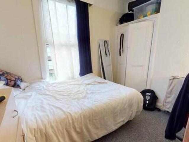 3 Bedroom Terraced House For Rent In Hyde Park