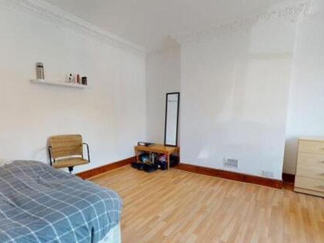 3 Bedroom Terraced House For Rent In Hyde Park