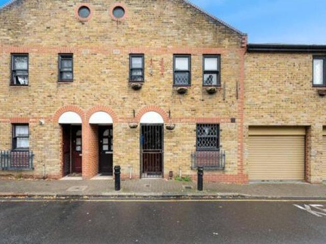 3 Bedroom Terraced House For Rent In Islington, London