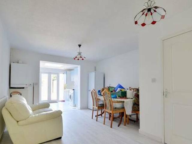 3 bedroom terraced house for rent in Ivanhoe Close Uxbridge UB8 3RT UB8