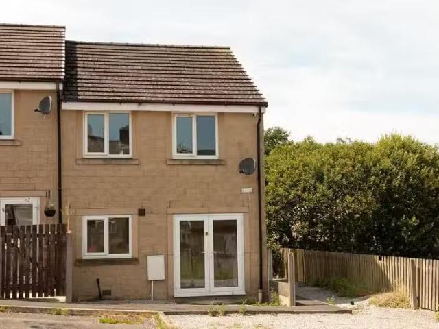 3 bedroom terraced house for rent in Johnson Close, Burnley, B.