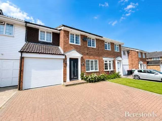 3 bedroom terraced house for rent in Juniper Crescent, CM8