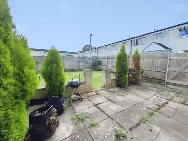 3 bedroom terraced house for rent in Ombersley Close, B98