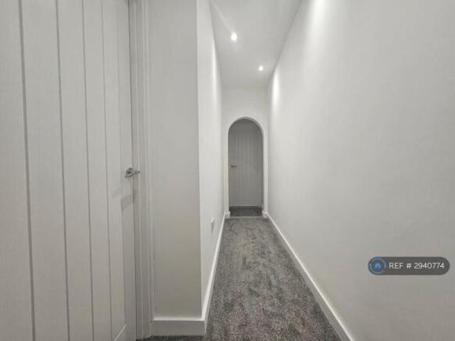 3 bedroom terraced house for rent in Oak Road, Sittingbourne, ME10