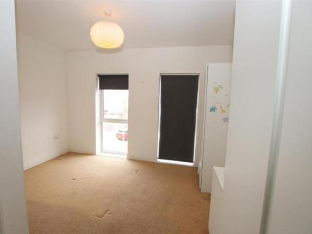 3 bedroom terraced house for rent in Oakes Crescent, Dartford, Kent, DA1