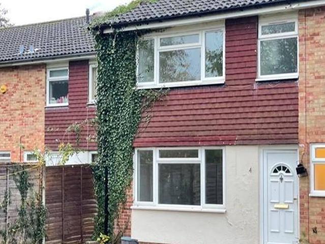 3 bedroom terraced house for rent in Oakhaven Crawley RH10