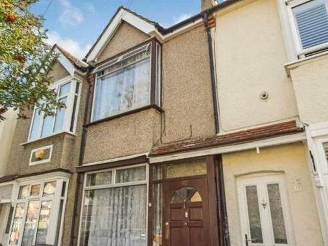 3 bedroom terraced house for rent in Oakwood Avenue Mitcham CR4